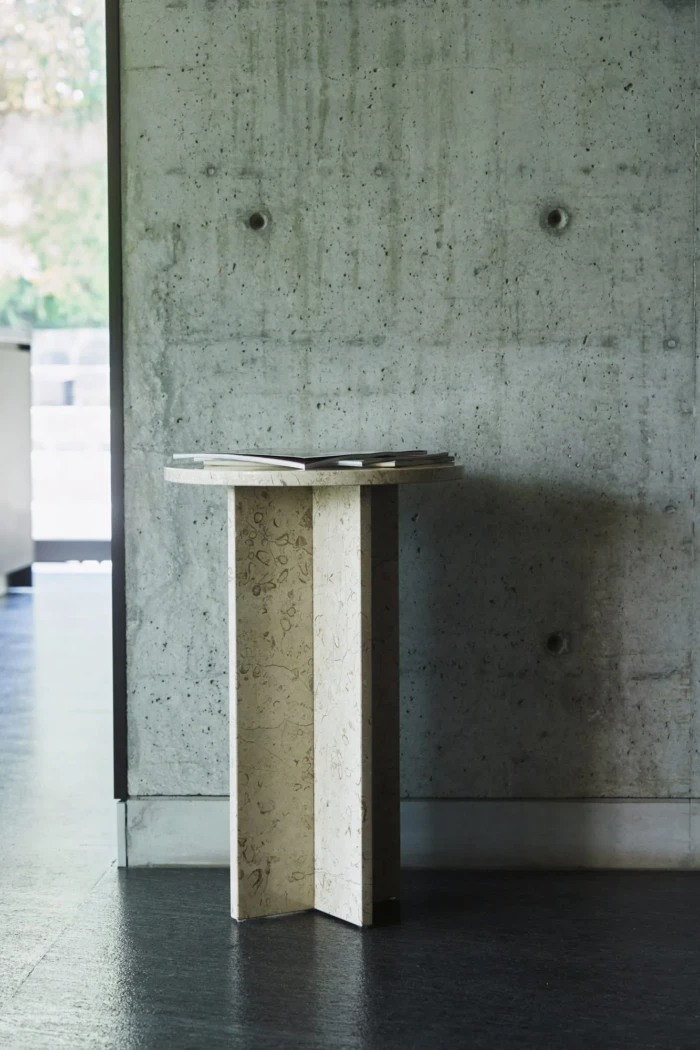 mediator maya - marble round table - lamaro designs
